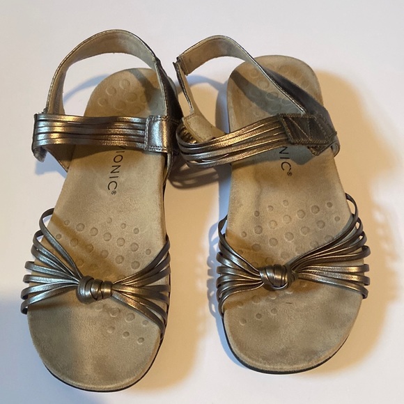 Vionic | Shoes | Vionic Talulah Silver Metallic Strappy Sandals | Poshmark